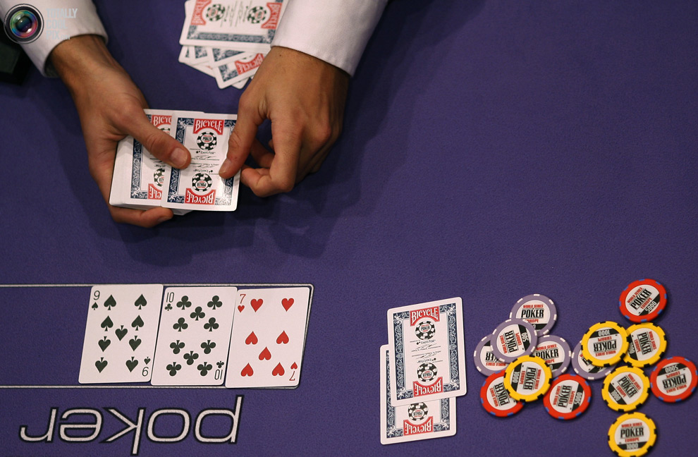 How to Deal Cards in Texas Hold’em